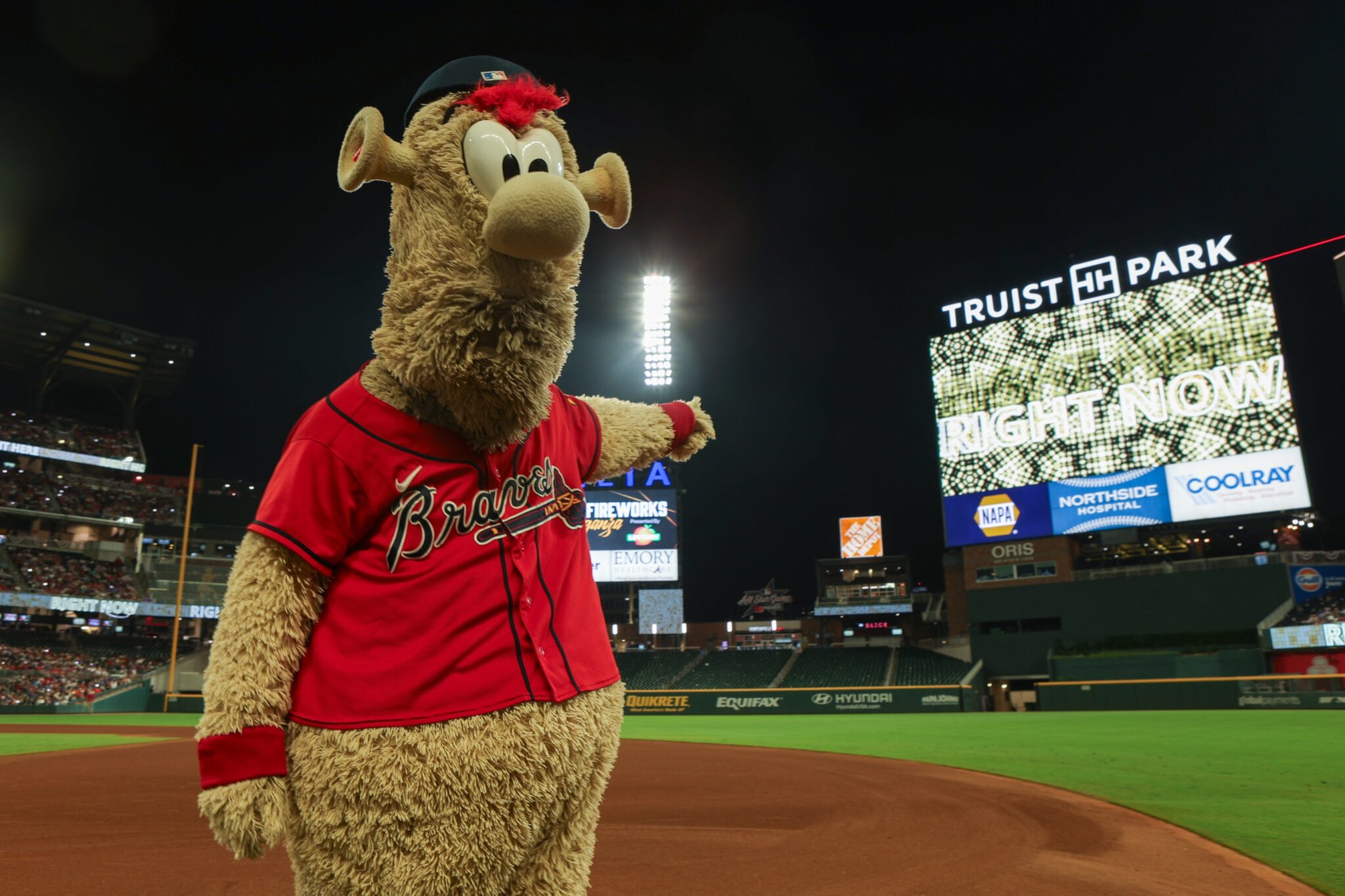 Atlanta Braves Mascot Suffers Embarrassing Moment During Game
